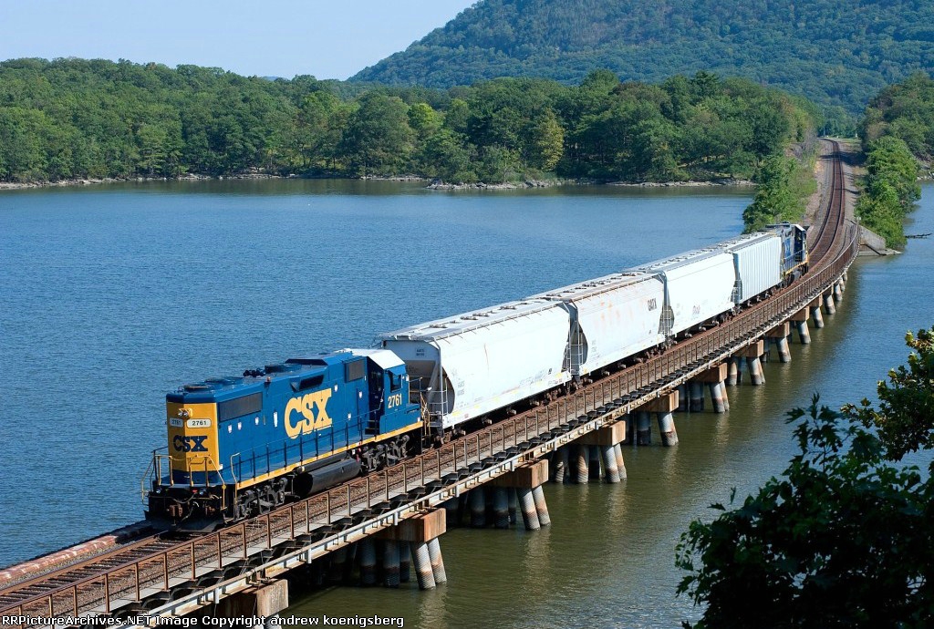 CSX EMD GP-38-2 2761